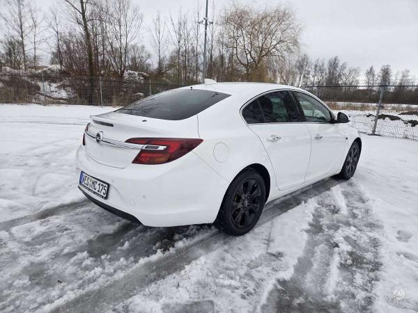 White Opel Insignia 2017 in Marijampole, with an engine capacity of 1.96 L and mileage of 206 thousand km for 6900 €, photo 6 on AUTOMOTO.COM.LV