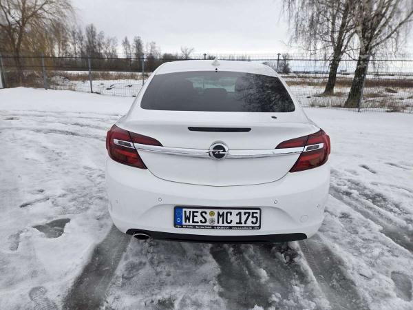 White Opel Insignia 2017 in Marijampole, with an engine capacity of 1.96 L and mileage of 206 thousand km for 6900 €, photo 10 on AUTOMOTO.COM.LV