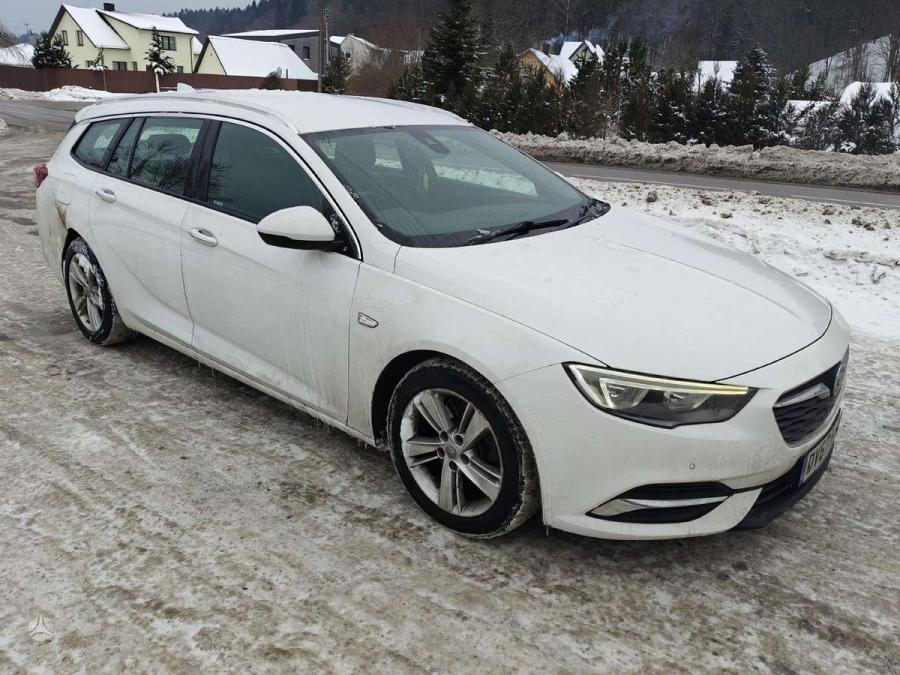 White Opel Insignia 2017 in Prienai, with an engine capacity of 1.60 L and mileage of 200 thousand km for 3250 €, photo 3 on AUTOMOTO.COM.LV