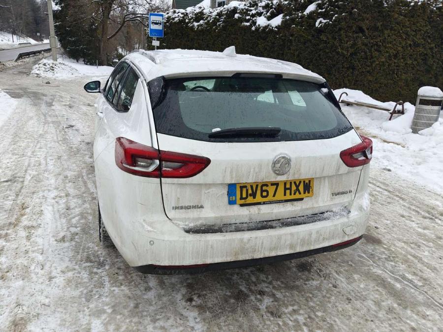 White Opel Insignia 2017 in Prienai, with an engine capacity of 1.60 L and mileage of 200 thousand km for 3250 €, photo 6 on AUTOMOTO.COM.LV