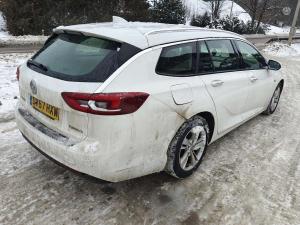 White Opel Insignia 2017 in Prienai, with an engine capacity of 1.60 L and mileage of 200 thousand km for 3250 €, photo 7 on AUTOMOTO.COM.LV