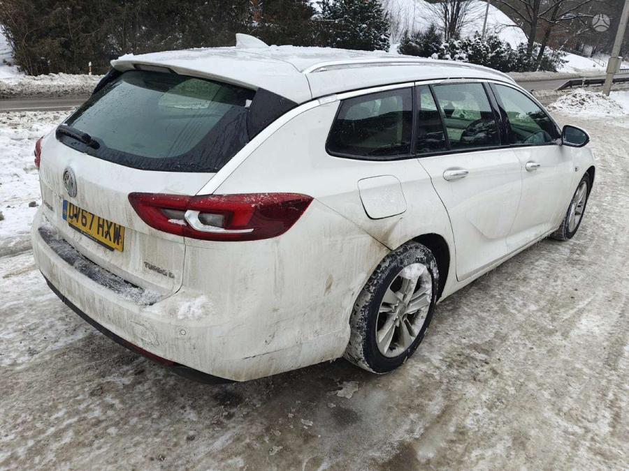 White Opel Insignia 2017 in Prienai, with an engine capacity of 1.60 L and mileage of 200 thousand km for 3250 €, photo 7 on AUTOMOTO.COM.LV