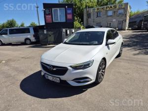 White Opel Insignia 2017 in Riga, with an engine capacity of 1.60 L and mileage of 209 thousand km for 8990 €, photo  on AUTOMOTO.COM.LV
