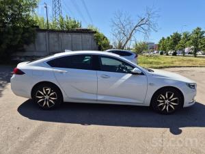 White Opel Insignia 2017 in Riga, with an engine capacity of 1.60 L and mileage of 209 thousand km for 8990 €, photo 6 on AUTOMOTO.COM.LV