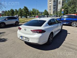 White Opel Insignia 2017 in Riga, with an engine capacity of 1.60 L and mileage of 209 thousand km for 8990 €, photo 7 on AUTOMOTO.COM.LV