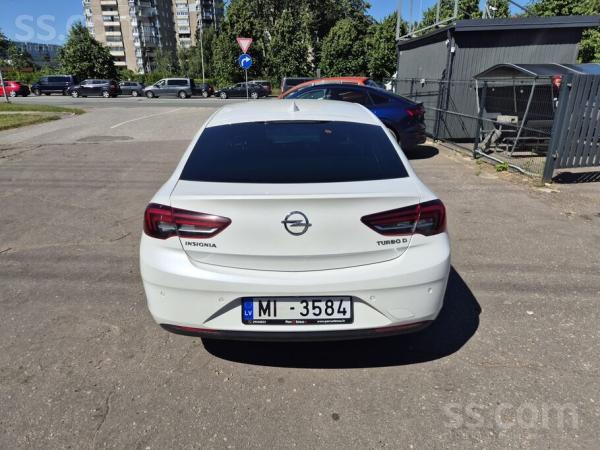 White Opel Insignia 2017 in Riga, with an engine capacity of 1.60 L and mileage of 209 thousand km for 8990 €, photo 7 on AUTOMOTO.COM.LV