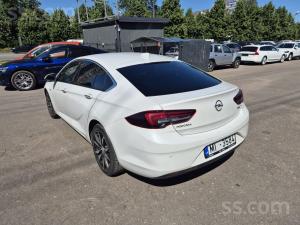 White Opel Insignia 2017 in Riga, with an engine capacity of 1.60 L and mileage of 209 thousand km for 8990 €, photo 9 on AUTOMOTO.COM.LV