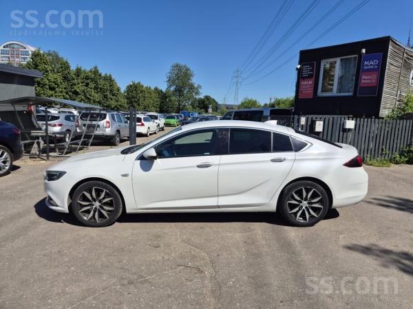 White Opel Insignia 2017 in Riga, with an engine capacity of 1.60 L and mileage of 209 thousand km for 8990 €, photo 9 on AUTOMOTO.COM.LV