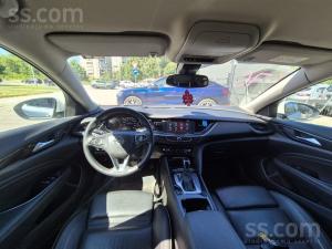 White Opel Insignia 2017 in Riga, with an engine capacity of 1.60 L and mileage of 209 thousand km for 8990 €, photo 18 on AUTOMOTO.COM.LV