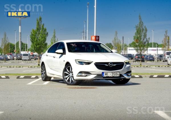 White Opel Insignia 2017 in Riga, with an engine capacity of 1.60 L and mileage of 209 thousand km for 8190 €, photo 2 on AUTOMOTO.COM.LV