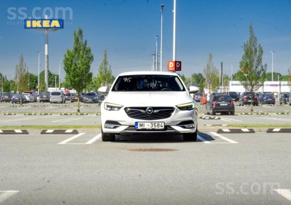 White Opel Insignia 2017 in Riga, with an engine capacity of 1.60 L and mileage of 209 thousand km for 8190 €, photo 3 on AUTOMOTO.COM.LV