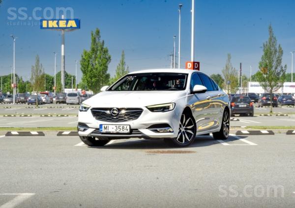 White Opel Insignia 2017 in Riga, with an engine capacity of 1.60 L and mileage of 209 thousand km for 8190 €, photo 4 on AUTOMOTO.COM.LV