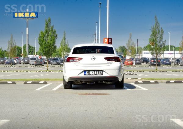White Opel Insignia 2017 in Riga, with an engine capacity of 1.60 L and mileage of 209 thousand km for 8190 €, photo 7 on AUTOMOTO.COM.LV