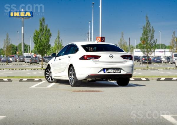 White Opel Insignia 2017 in Riga, with an engine capacity of 1.60 L and mileage of 209 thousand km for 8190 €, photo 8 on AUTOMOTO.COM.LV