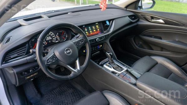 White Opel Insignia 2017 in Riga, with an engine capacity of 1.60 L and mileage of 209 thousand km for 8190 €, photo 10 on AUTOMOTO.COM.LV