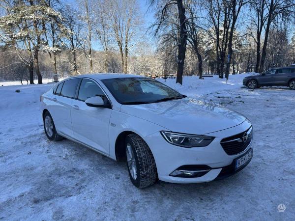 White Opel Insignia 2018 in Vilnius, with an engine capacity of 1.49 L and mileage of 67 thousand km for 14500 €, photo 1 on AUTOMOTO.COM.LV
