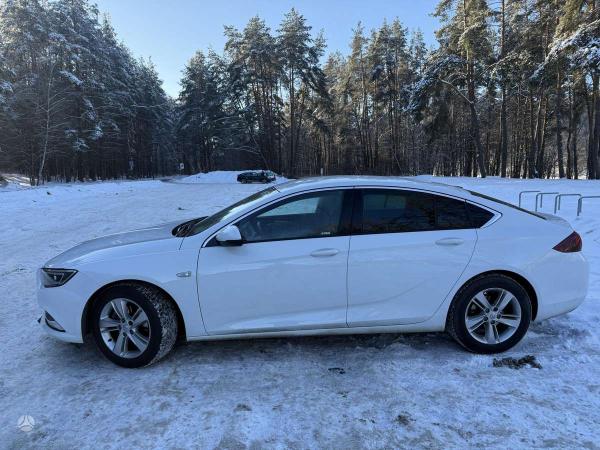 White Opel Insignia 2018 in Vilnius, with an engine capacity of 1.49 L and mileage of 67 thousand km for 14500 €, photo 3 on AUTOMOTO.COM.LV