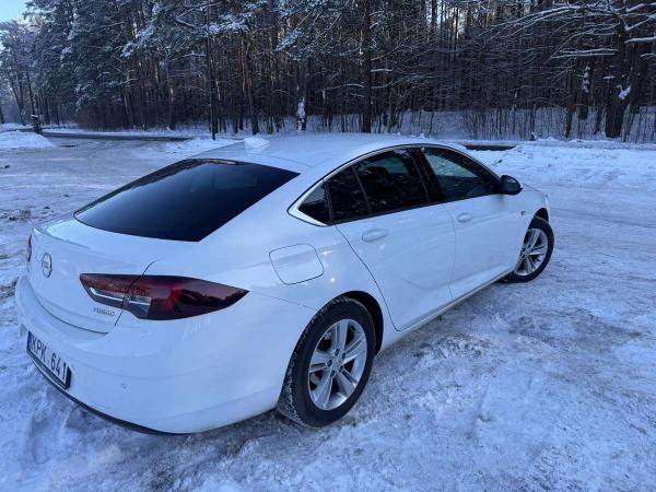 White Opel Insignia 2018 in Vilnius, with an engine capacity of 1.49 L and mileage of 67 thousand km for 14500 €, photo 6 on AUTOMOTO.COM.LV