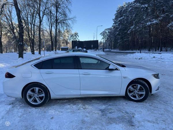 White Opel Insignia 2018 in Vilnius, with an engine capacity of 1.49 L and mileage of 67 thousand km for 14500 €, photo 7 on AUTOMOTO.COM.LV