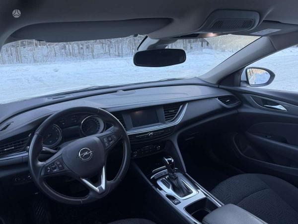 White Opel Insignia 2018 in Vilnius, with an engine capacity of 1.49 L and mileage of 67 thousand km for 14500 €, photo 9 on AUTOMOTO.COM.LV