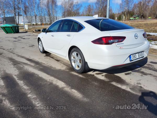 White Opel Insignia 2018 in Parnu, with an engine capacity of 1.50 L and mileage of 112 thousand km for 11500 €, photo 4 on AUTOMOTO.COM.LV