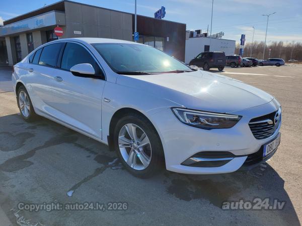 White Opel Insignia 2018 in Parnu, with an engine capacity of 1.50 L and mileage of 112 thousand km for 11500 €, photo 7 on AUTOMOTO.COM.LV