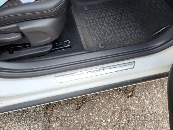 White Opel Insignia 2018 in Parnu, with an engine capacity of 1.50 L and mileage of 112 thousand km for 11500 €, photo 10 on AUTOMOTO.COM.LV