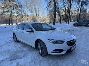 White Opel Insignia 2018 in Vilnius, with an engine capacity of 1.50 L and mileage of 67 thousand km for 13900 €, photo  on AUTOMOTO.COM.LV