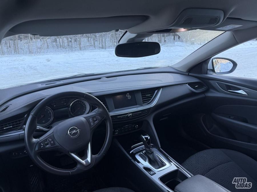 White Opel Insignia 2018 in Vilnius, with an engine capacity of 1.50 L and mileage of 67 thousand km for 13900 €, photo 10 on AUTOMOTO.COM.LV