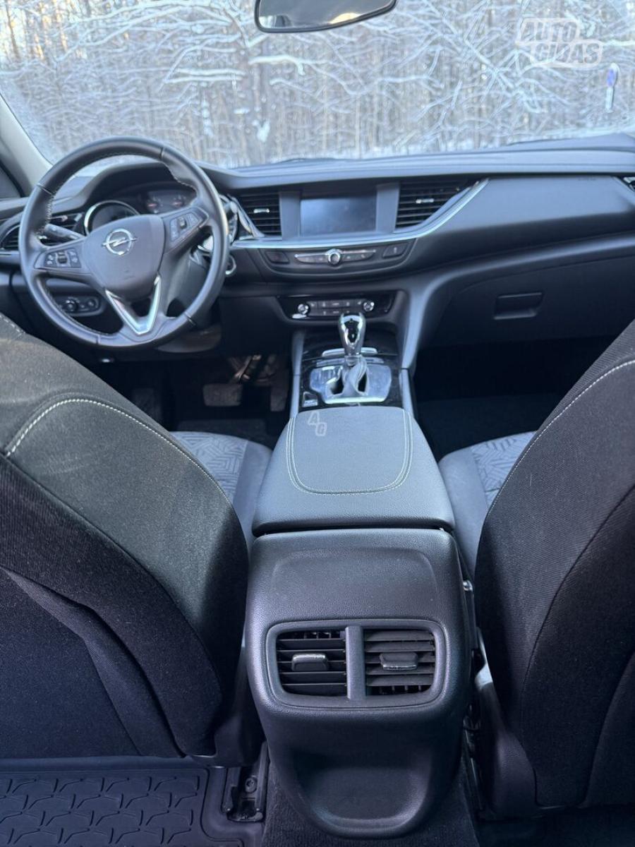 White Opel Insignia 2018 in Vilnius, with an engine capacity of 1.50 L and mileage of 67 thousand km for 13900 €, photo 12 on AUTOMOTO.COM.LV