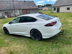 White Opel Insignia 2018 in Liepaja, with an engine capacity of 2.00 L and mileage of 180 thousand km for 3600 €, photo 3 on AUTOMOTO.COM.LV