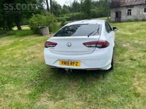 White Opel Insignia 2018 in Liepaja, with an engine capacity of 2.00 L and mileage of 180 thousand km for 3600 €, photo 4 on AUTOMOTO.COM.LV