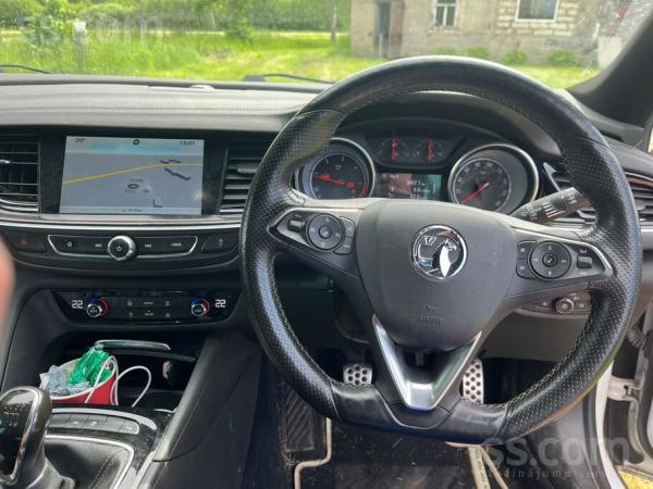 White Opel Insignia 2018 in Liepaja, with an engine capacity of 2.00 L and mileage of 180 thousand km for 3600 €, photo 5 on AUTOMOTO.COM.LV