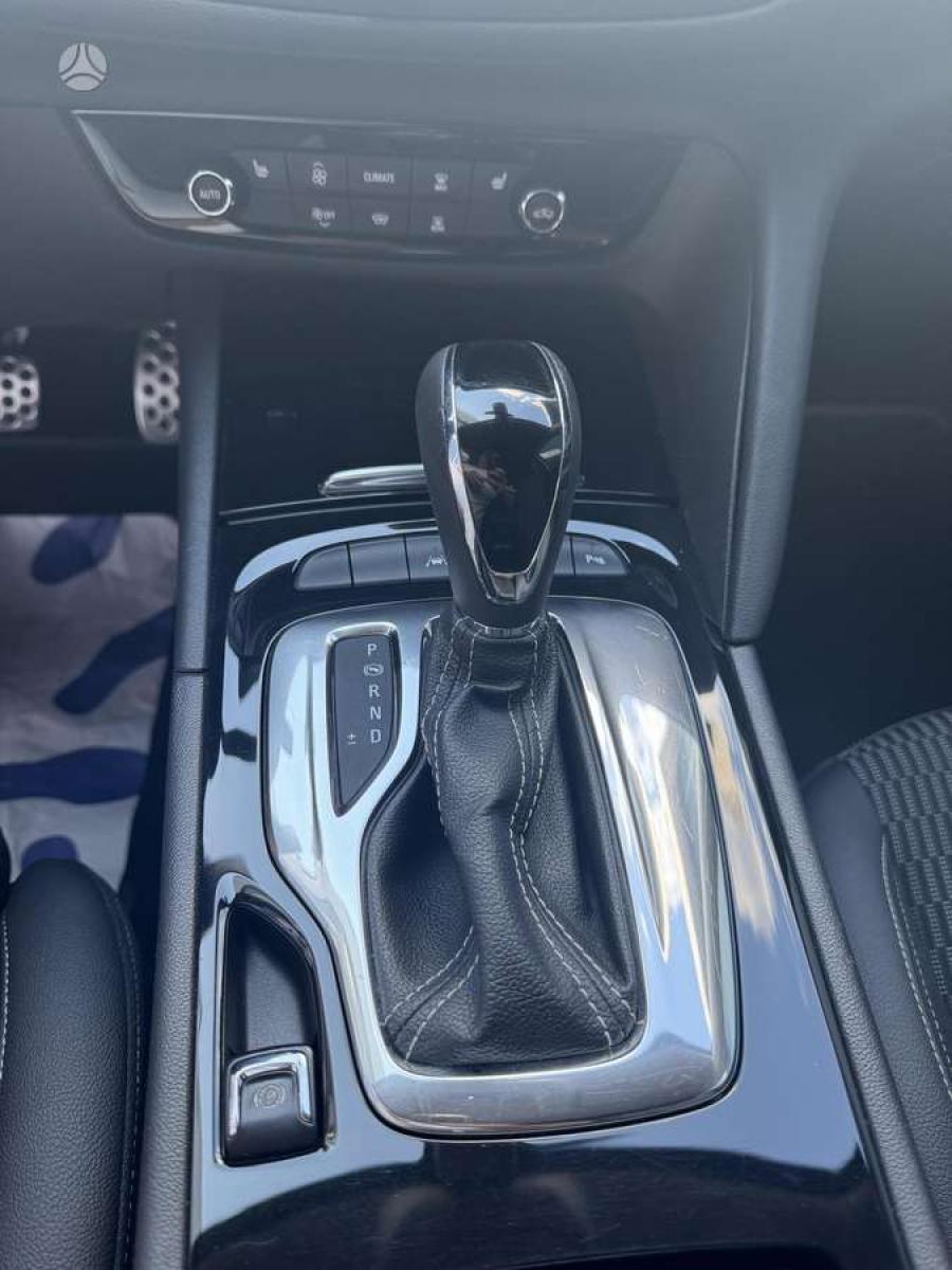 Balts Opel Insignia 2018 Viļņa, ar dzinēja tilpumu 1.49 L un nobraukumu 103 tūkst. km par 12500 €, foto 24 vietnē AUTOMOTO.COM.LV