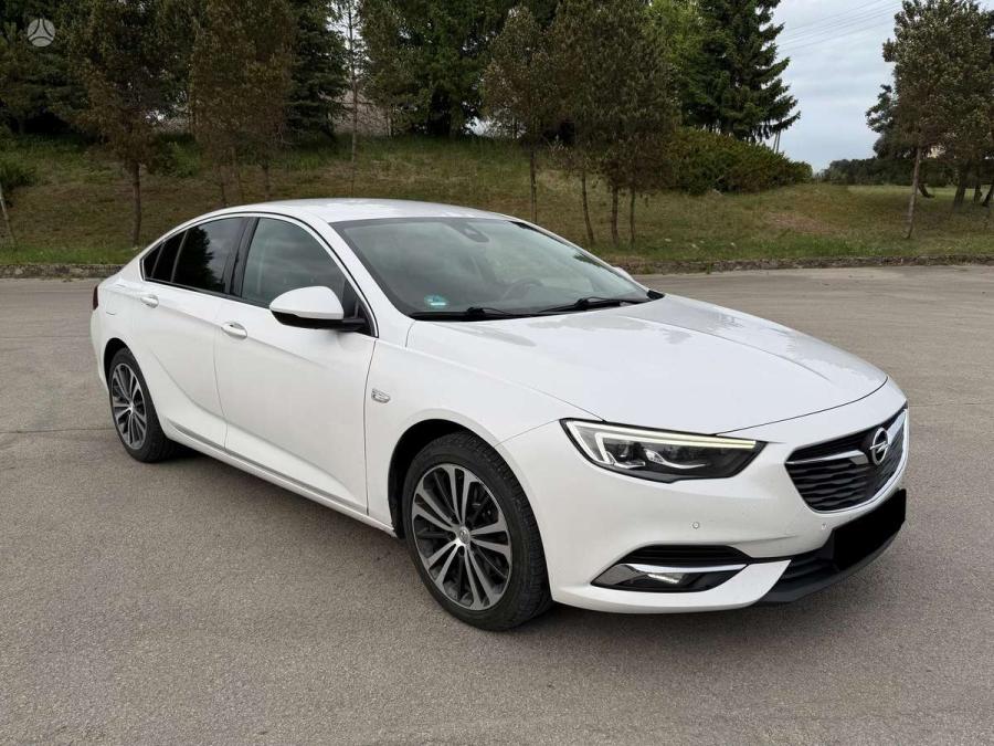 White Opel Insignia 2019 in Mazeikiai, with an engine capacity of 1.96 L and mileage of 300 thousand km for 7500 €, photo 1 on AUTOMOTO.COM.LV