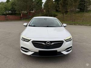White Opel Insignia 2019 in Mazeikiai, with an engine capacity of 1.96 L and mileage of 300 thousand km for 7500 €, photo 3 on AUTOMOTO.COM.LV