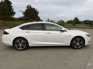 White Opel Insignia 2019 in Mazeikiai, with an engine capacity of 1.96 L and mileage of 300 thousand km for 7500 €, photo 5 on AUTOMOTO.COM.LV