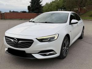 White Opel Insignia 2019 in Mazeikiai, with an engine capacity of 1.96 L and mileage of 300 thousand km for 7500 €, photo 7 on AUTOMOTO.COM.LV