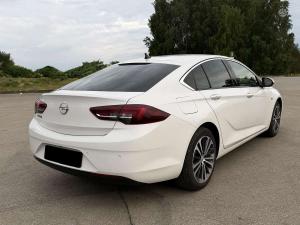 White Opel Insignia 2019 in Mazeikiai, with an engine capacity of 1.96 L and mileage of 300 thousand km for 7500 €, photo 8 on AUTOMOTO.COM.LV