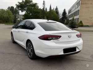 White Opel Insignia 2019 in Mazeikiai, with an engine capacity of 1.96 L and mileage of 300 thousand km for 7500 €, photo 9 on AUTOMOTO.COM.LV