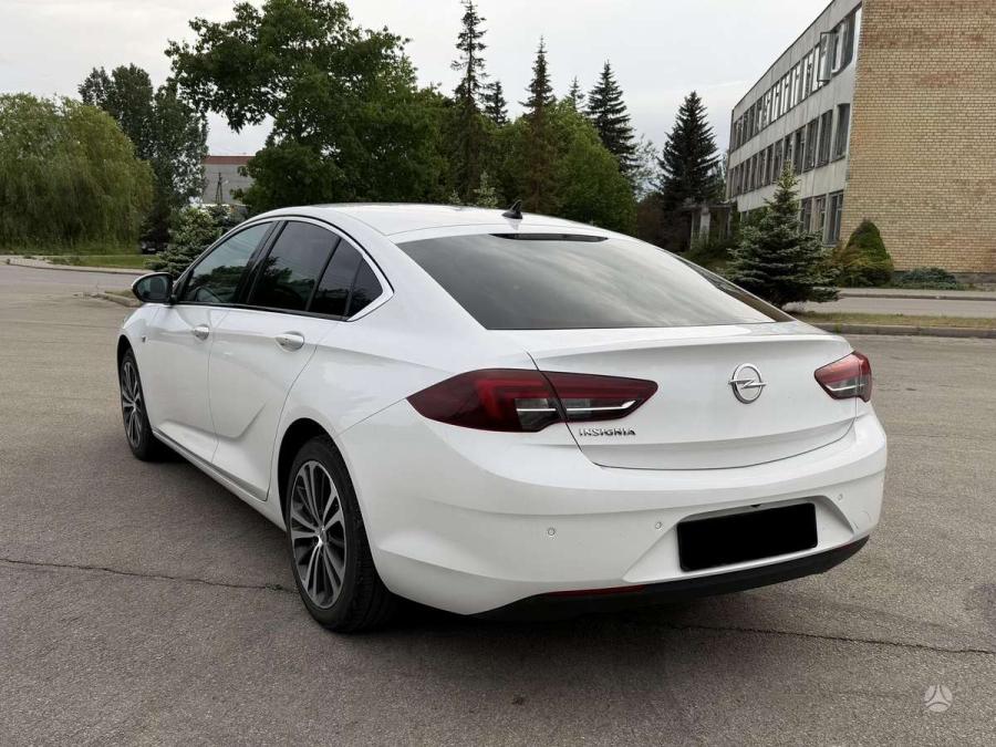 White Opel Insignia 2019 in Mazeikiai, with an engine capacity of 1.96 L and mileage of 300 thousand km for 7500 €, photo 9 on AUTOMOTO.COM.LV