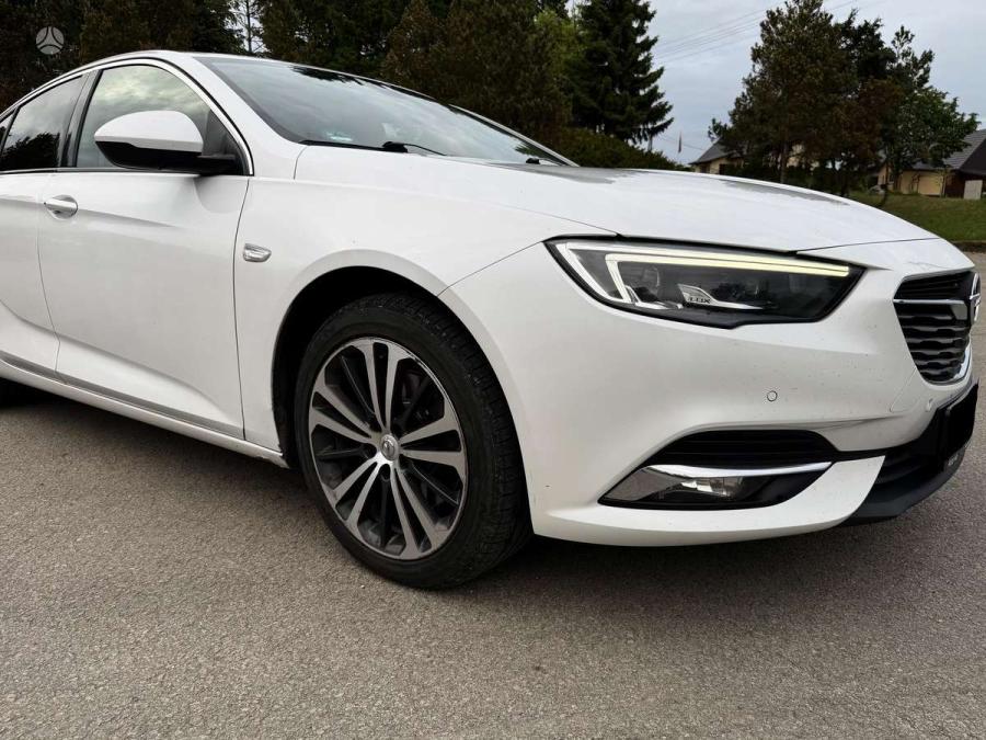 White Opel Insignia 2019 in Mazeikiai, with an engine capacity of 1.96 L and mileage of 300 thousand km for 7500 €, photo 10 on AUTOMOTO.COM.LV