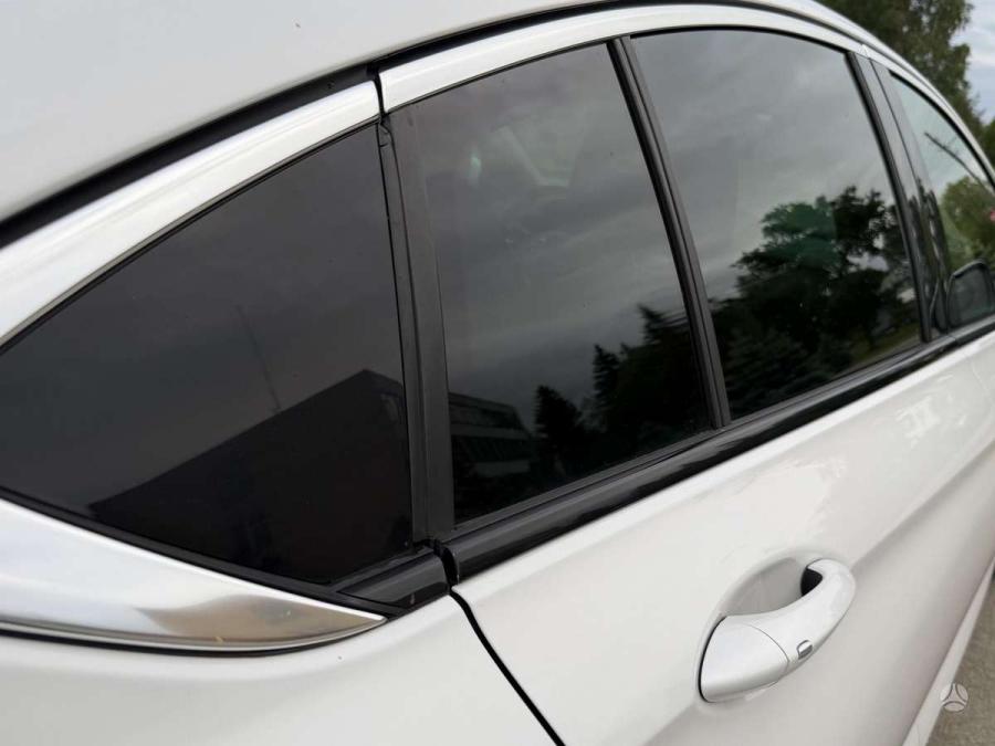White Opel Insignia 2019 in Mazeikiai, with an engine capacity of 1.96 L and mileage of 300 thousand km for 7500 €, photo 11 on AUTOMOTO.COM.LV