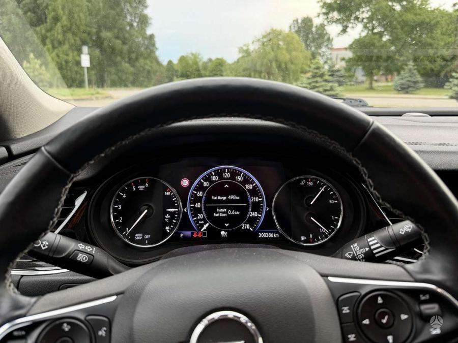 White Opel Insignia 2019 in Mazeikiai, with an engine capacity of 1.96 L and mileage of 300 thousand km for 7500 €, photo 13 on AUTOMOTO.COM.LV