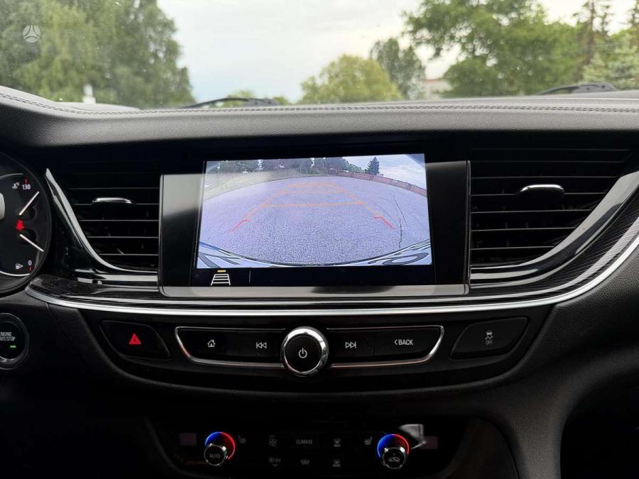 White Opel Insignia 2019 in Mazeikiai, with an engine capacity of 1.96 L and mileage of 300 thousand km for 7500 €, photo 15 on AUTOMOTO.COM.LV