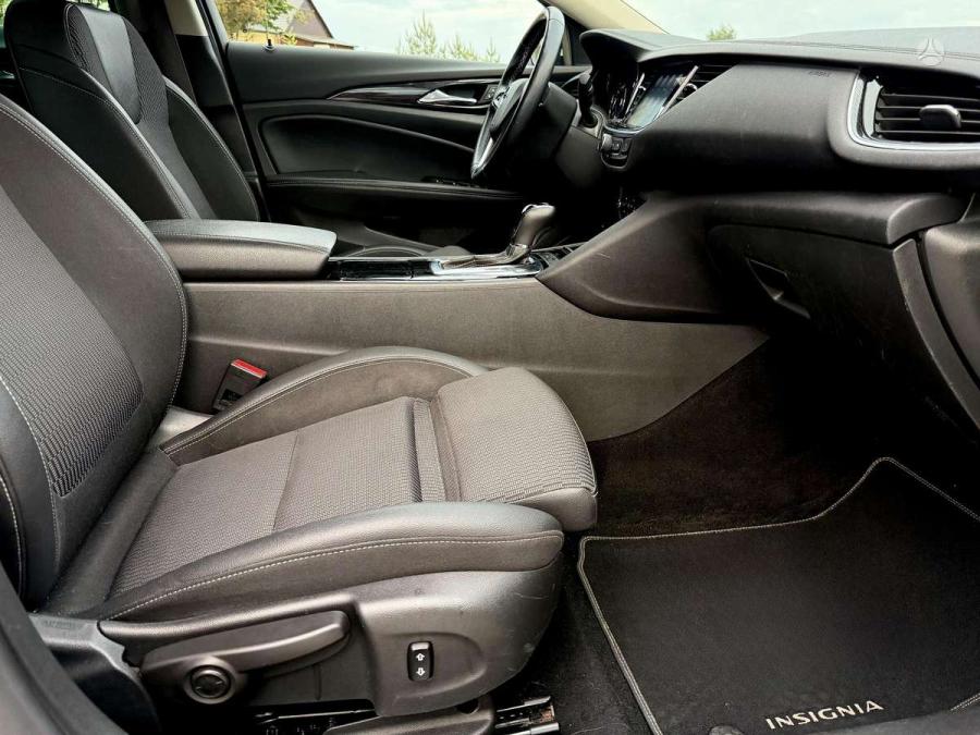 White Opel Insignia 2019 in Mazeikiai, with an engine capacity of 1.96 L and mileage of 300 thousand km for 7500 €, photo 17 on AUTOMOTO.COM.LV