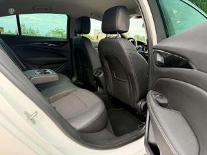 White Opel Insignia 2019 in Mazeikiai, with an engine capacity of 1.96 L and mileage of 300 thousand km for 7500 €, photo 18 on AUTOMOTO.COM.LV