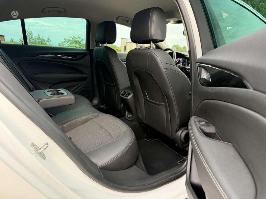 White Opel Insignia 2019 in Mazeikiai, with an engine capacity of 1.96 L and mileage of 300 thousand km for 7500 €, photo 18 on AUTOMOTO.COM.LV
