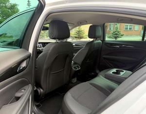 White Opel Insignia 2019 in Mazeikiai, with an engine capacity of 1.96 L and mileage of 300 thousand km for 7500 €, photo 19 on AUTOMOTO.COM.LV