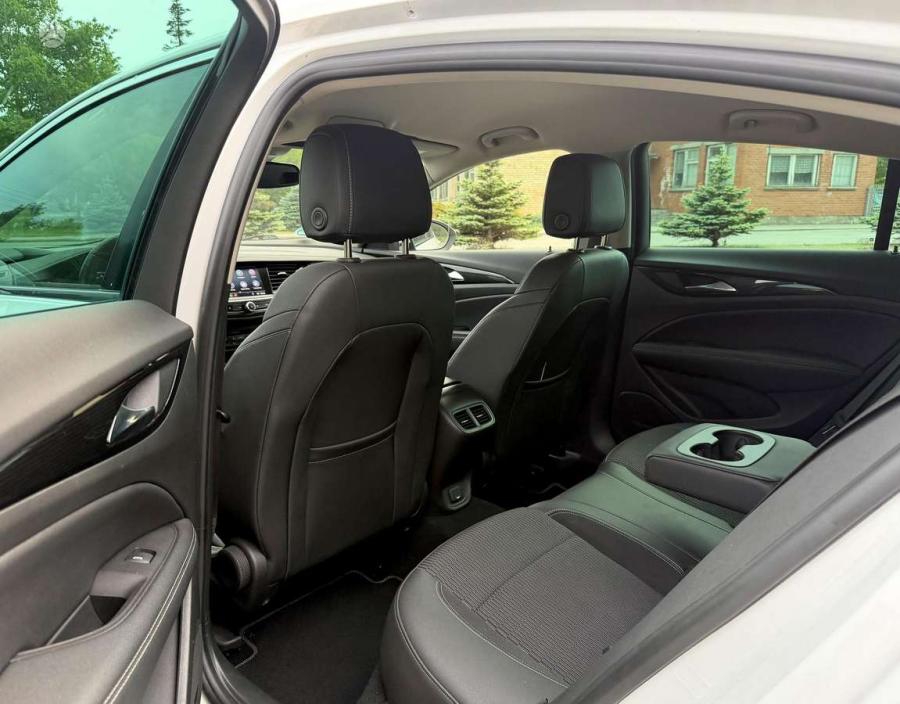 White Opel Insignia 2019 in Mazeikiai, with an engine capacity of 1.96 L and mileage of 300 thousand km for 7500 €, photo 19 on AUTOMOTO.COM.LV